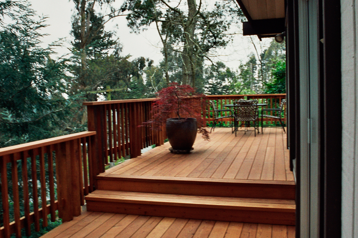 Zen Treetop Deck in the Hills - Zeus Design Build