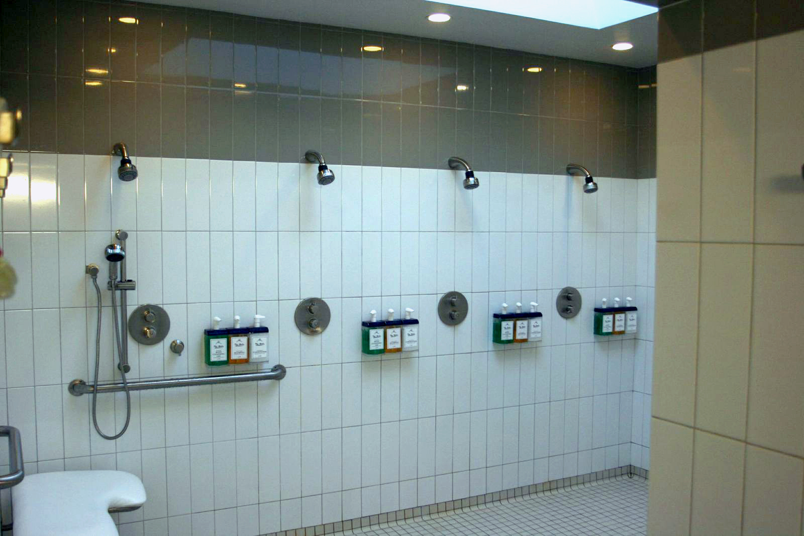 Hills Health Club: Reception Area and Locker Room Transformation - Zeus ...